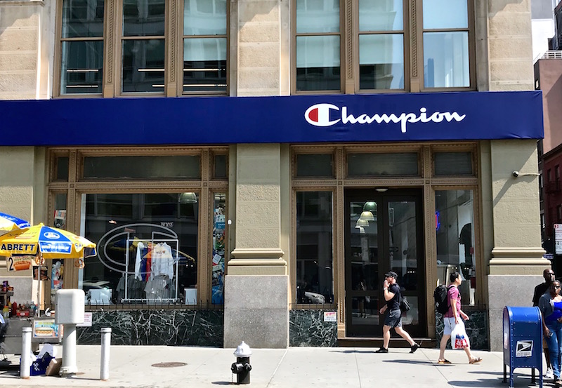 チャンピオン ニューヨーク初の店舗をソーホーにオープン - Mashup Reporter